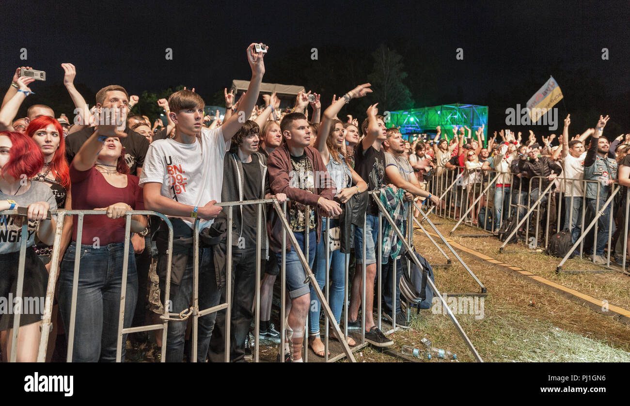 Heavy metal crowd concert hands hi-res stock photography and images - Alamy
