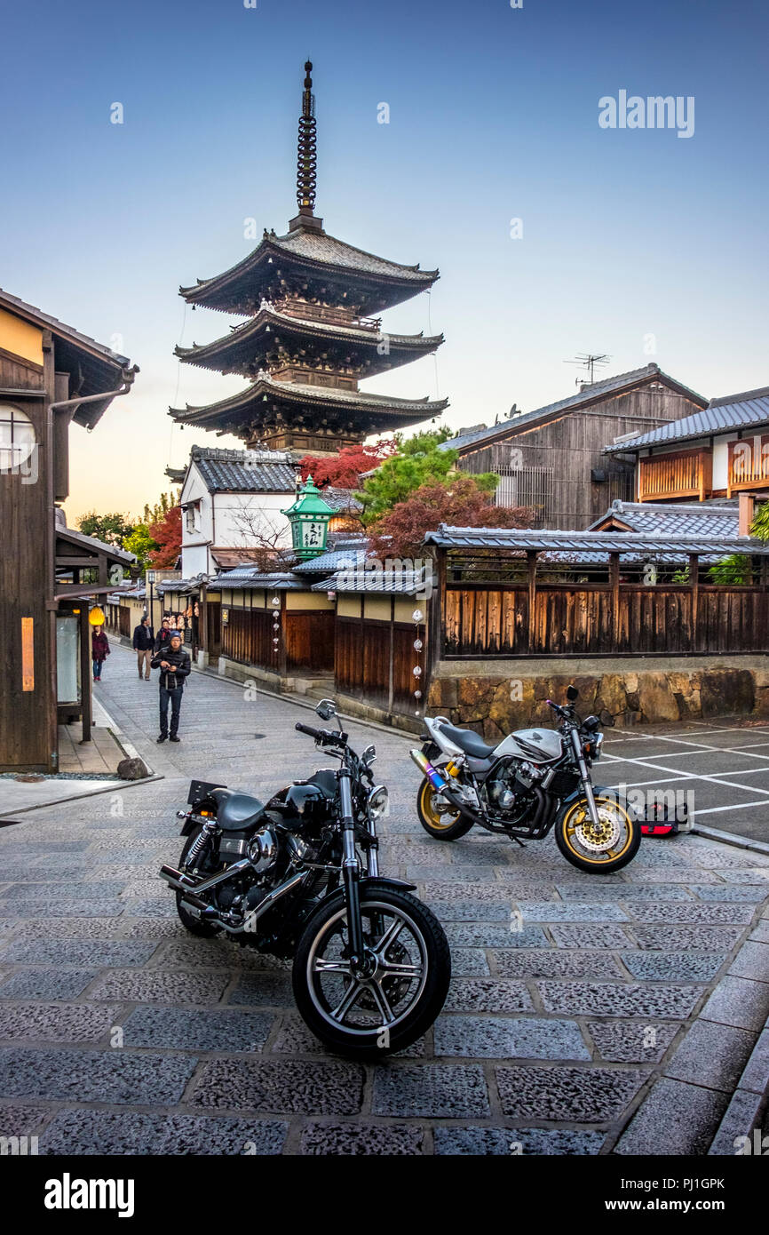 Sannen zaka street hi-res stock photography and images - Alamy