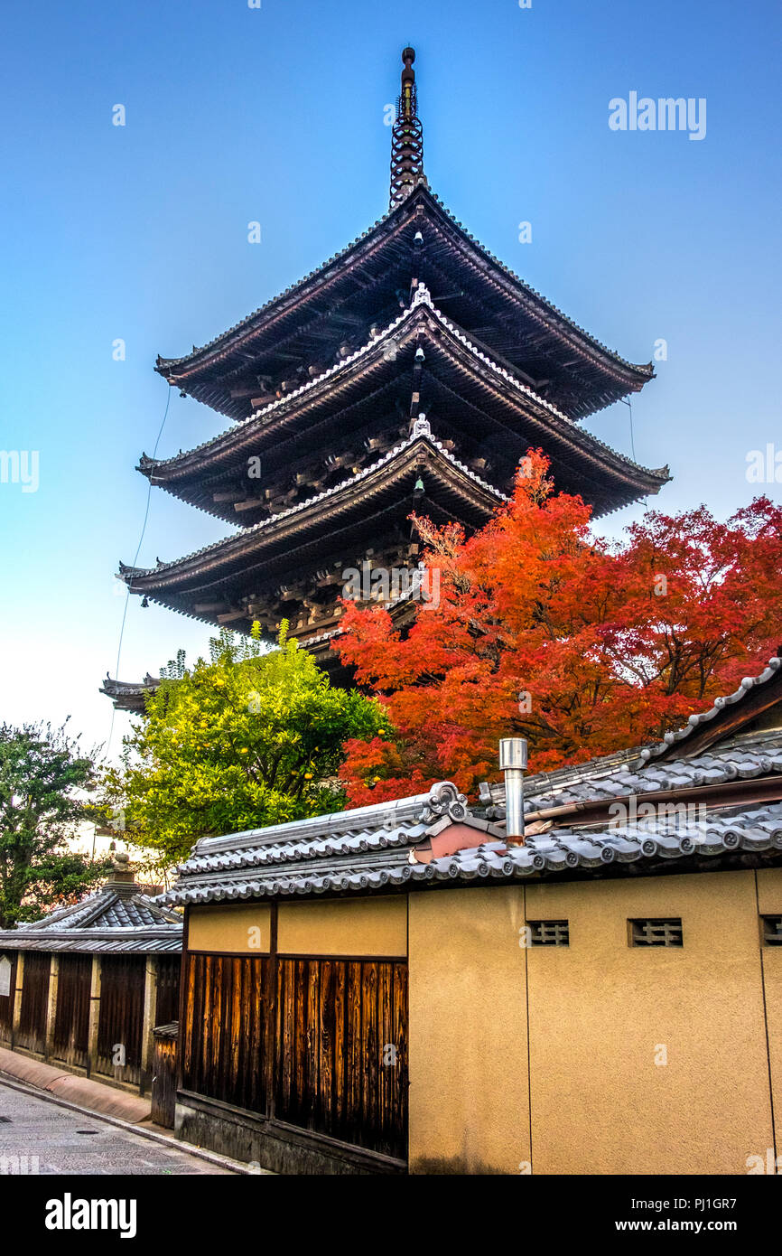 Yasaka pagoda hi-res stock photography and images - Alamy