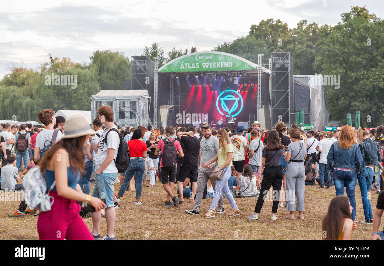 Outdoor stage metal band crowd hi-res stock photography and images - Alamy
