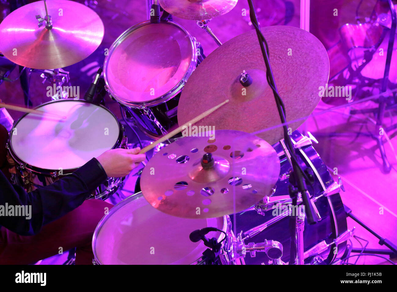 Dj and drums hi-res stock photography and images - Alamy