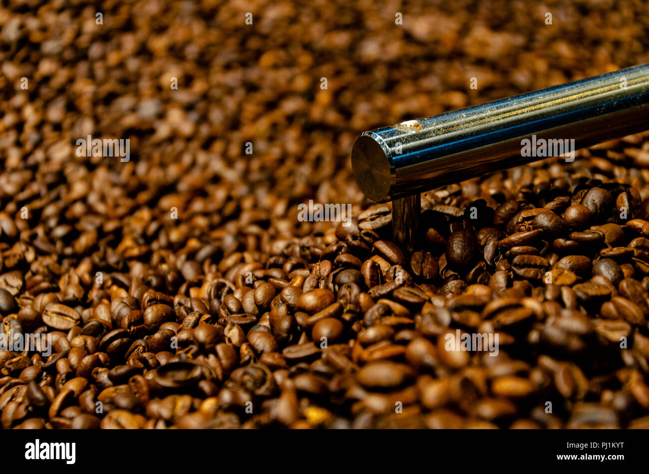 Roasted natural brown coffee beans hi-res stock photography and images ...