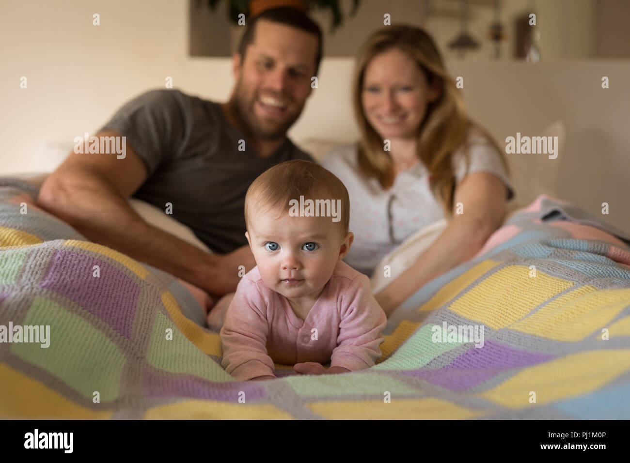 Girls playing in bedroom hi-res stock photography and images - Alamy