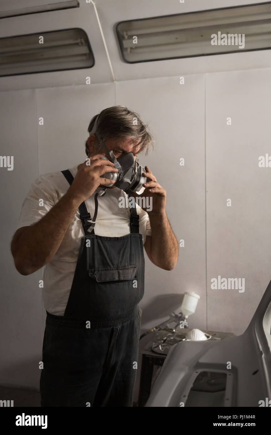 Male mechanic wearing gas mask Stock Photo - Alamy