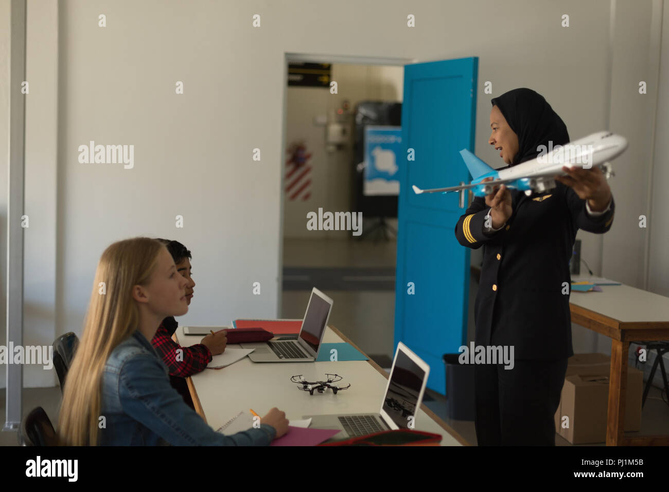 Female pilot hi-res stock photography and images - Alamy