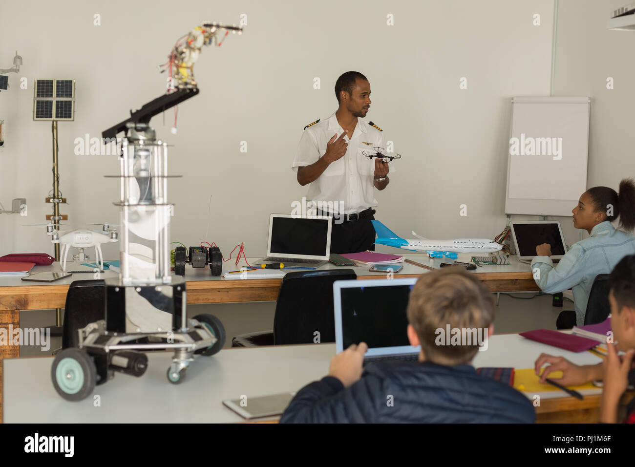 Girl giving presentation class hi-res stock photography and images - Alamy