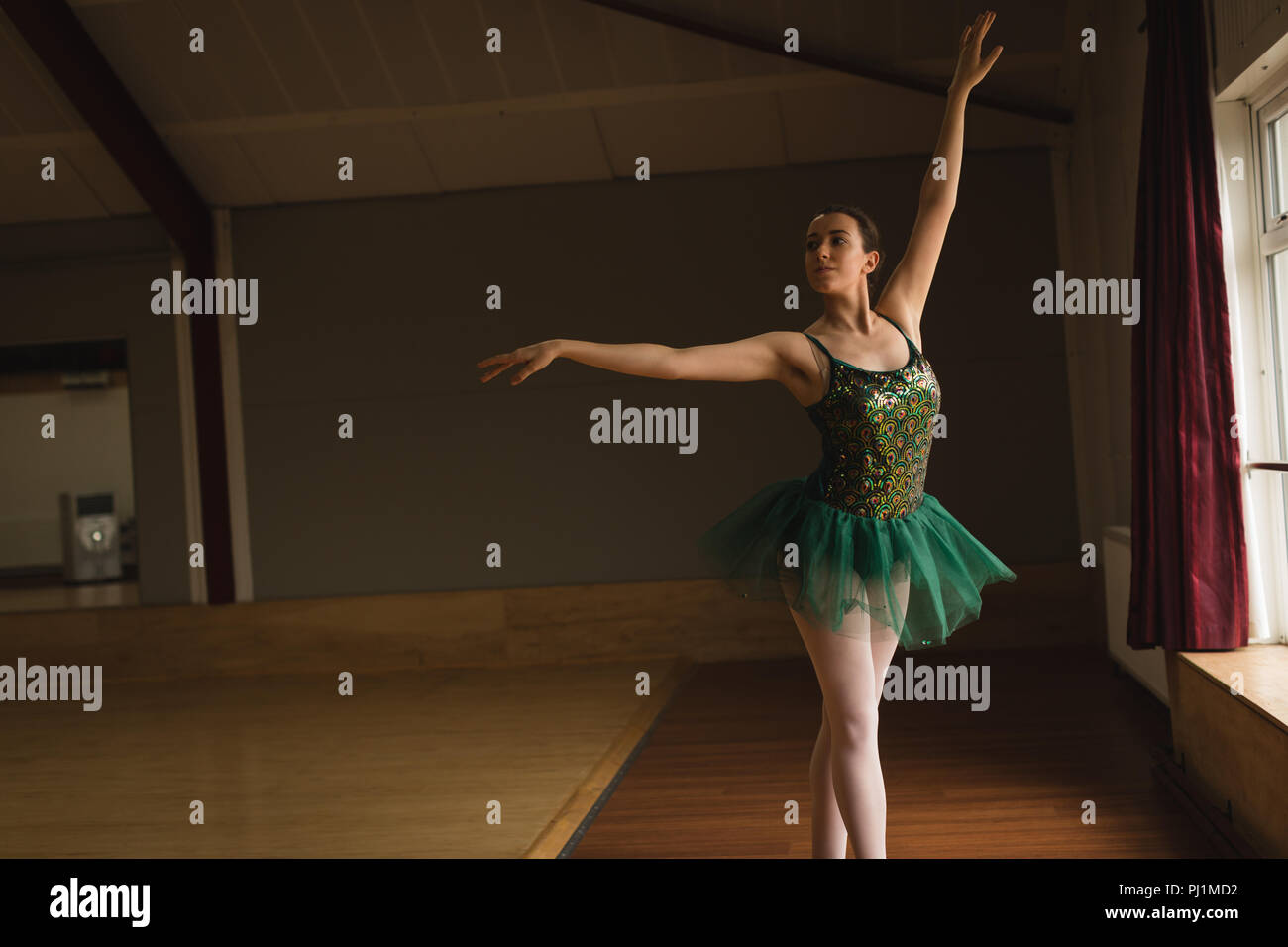 Arabesque position hi-res stock photography and images - Alamy