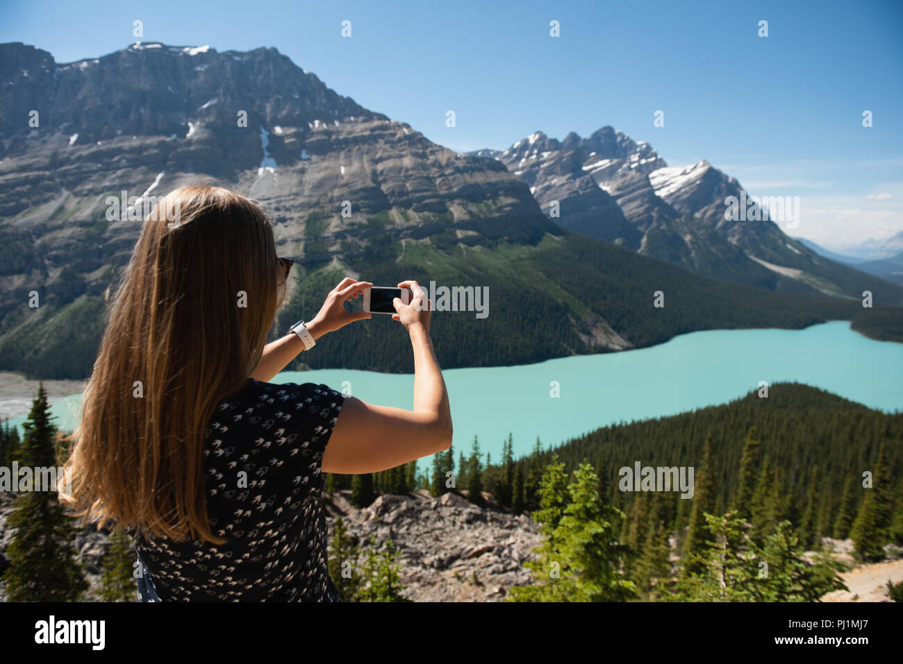 Woman clicking pictures with mobile phone Stock Photo - Alamy