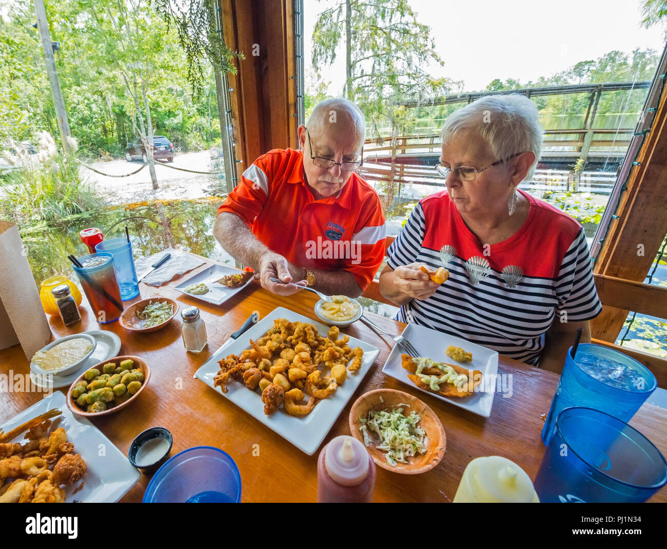 Food dining seafood restaurant hi-res stock photography and images - Alamy