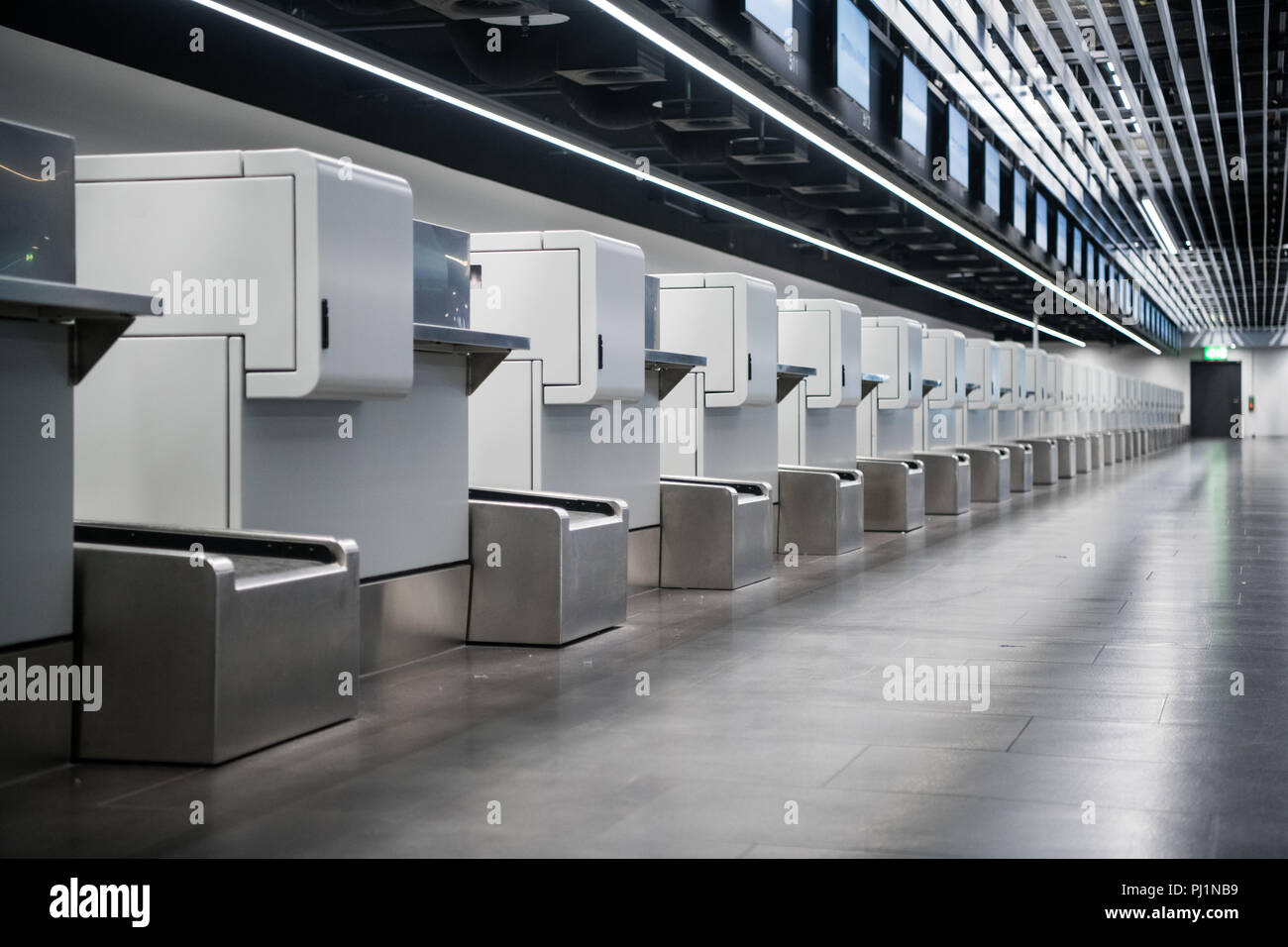 row empty check-in desks in international airport Stock Photo - Alamy