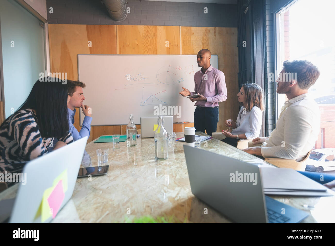 Business people having discussions in the meeting Stock Photo - Alamy