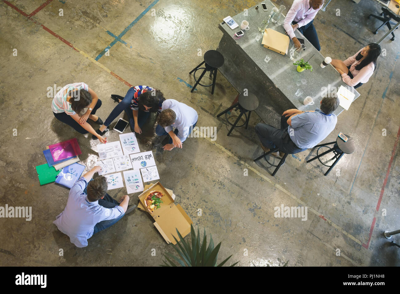 Man woman elderly documents hi-res stock photography and images - Alamy