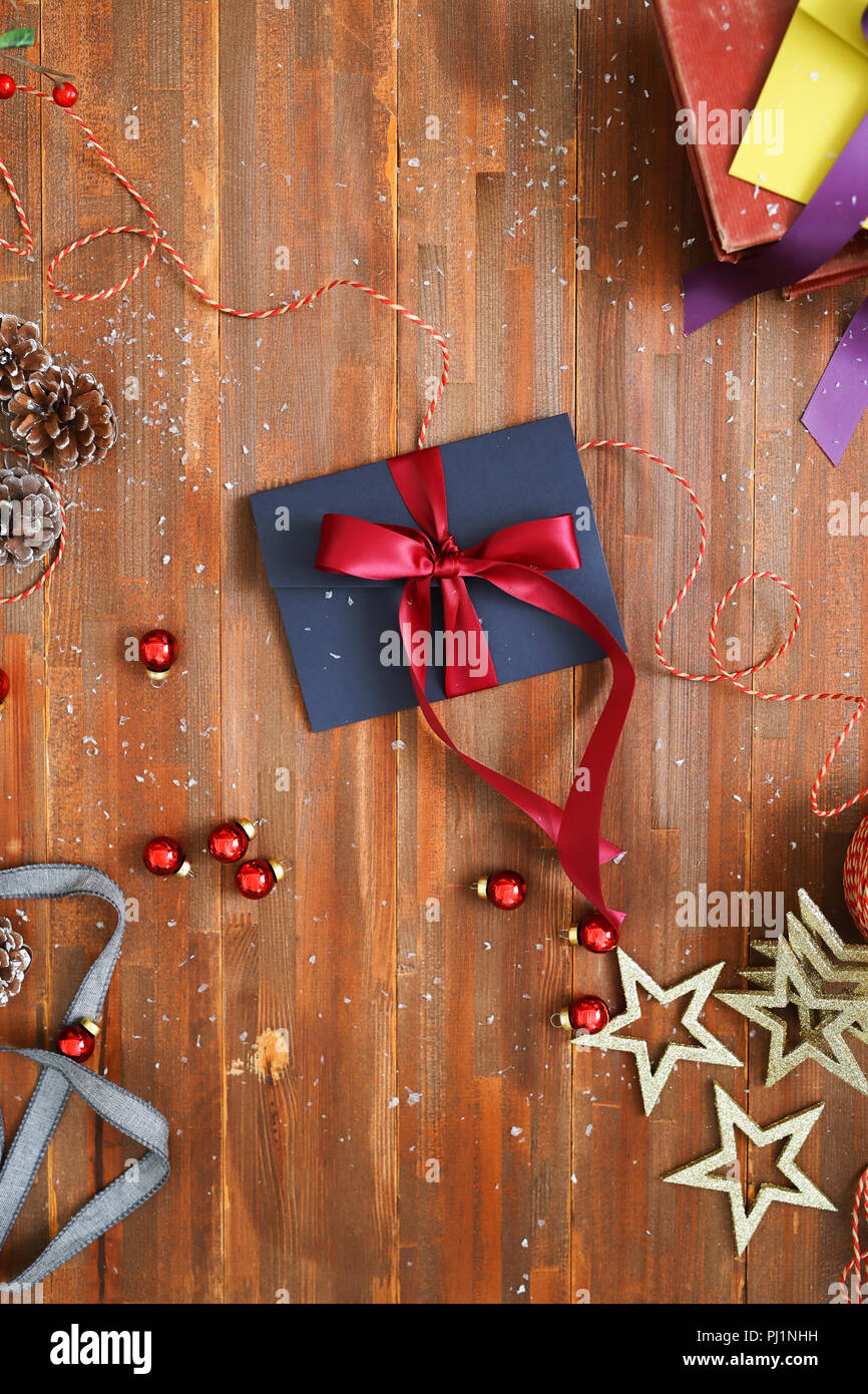 Christmas presents. Gift wrapping process Stock Photo - Alamy