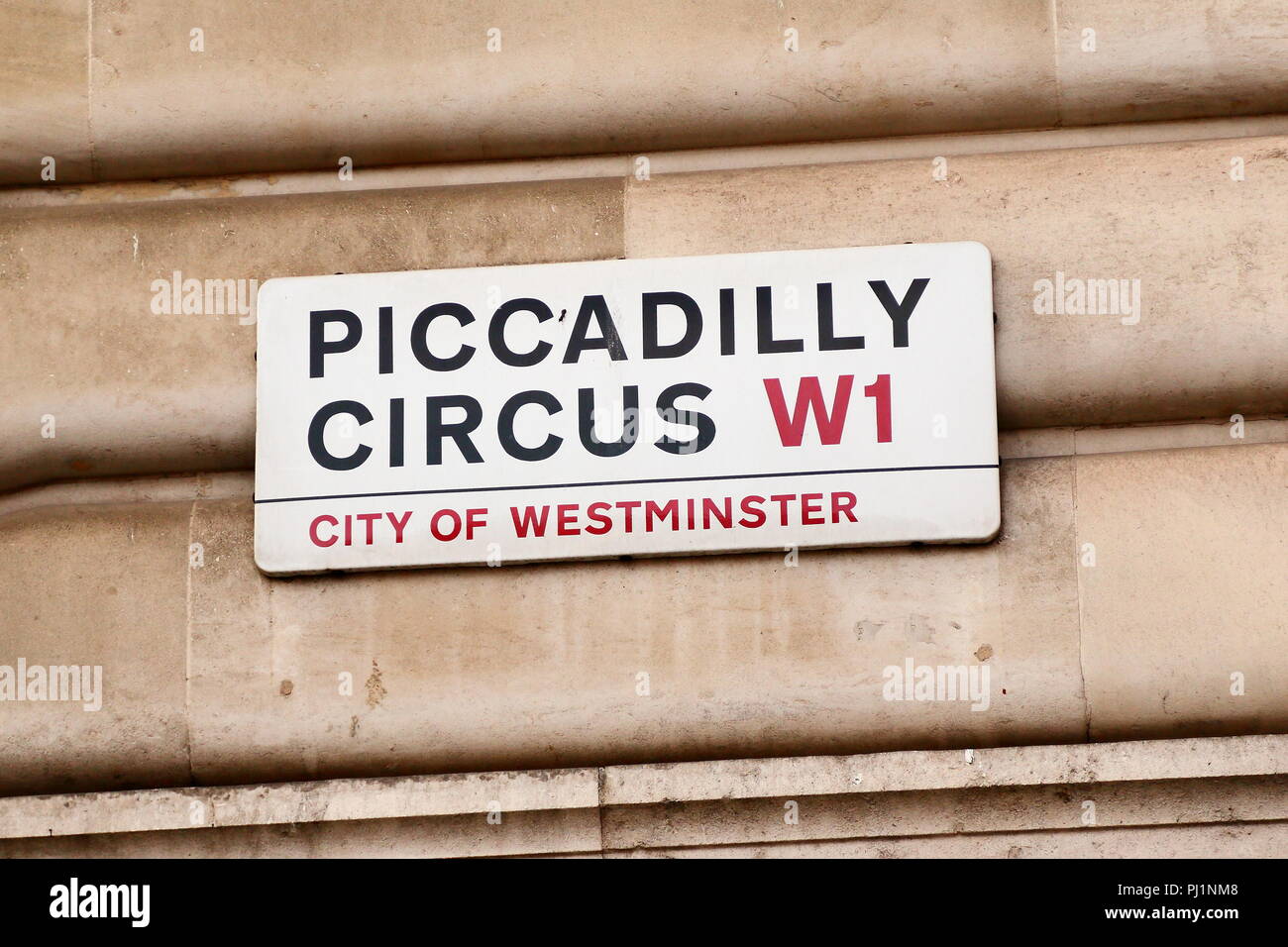 Piccadilly circus sign hi-res stock photography and images - Alamy