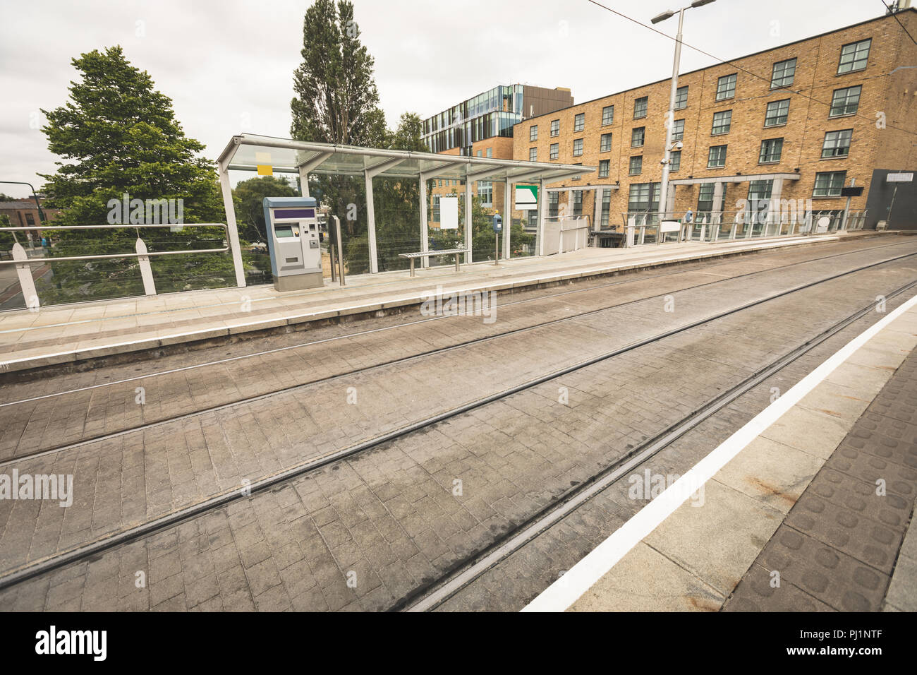 Platform and railway track at railway station Stock Photo - Alamy