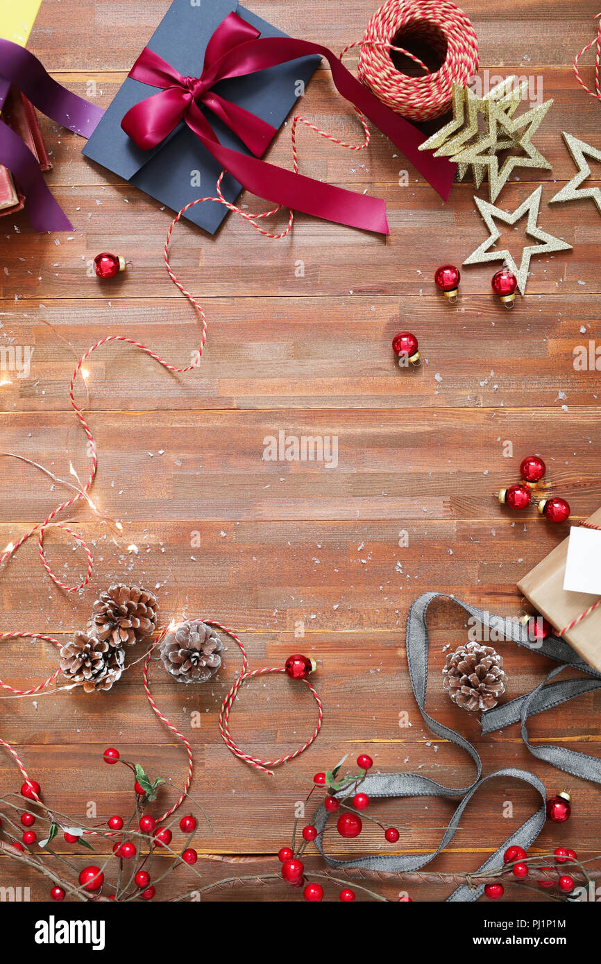 Christmas presents. Gift wrapping process Stock Photo - Alamy