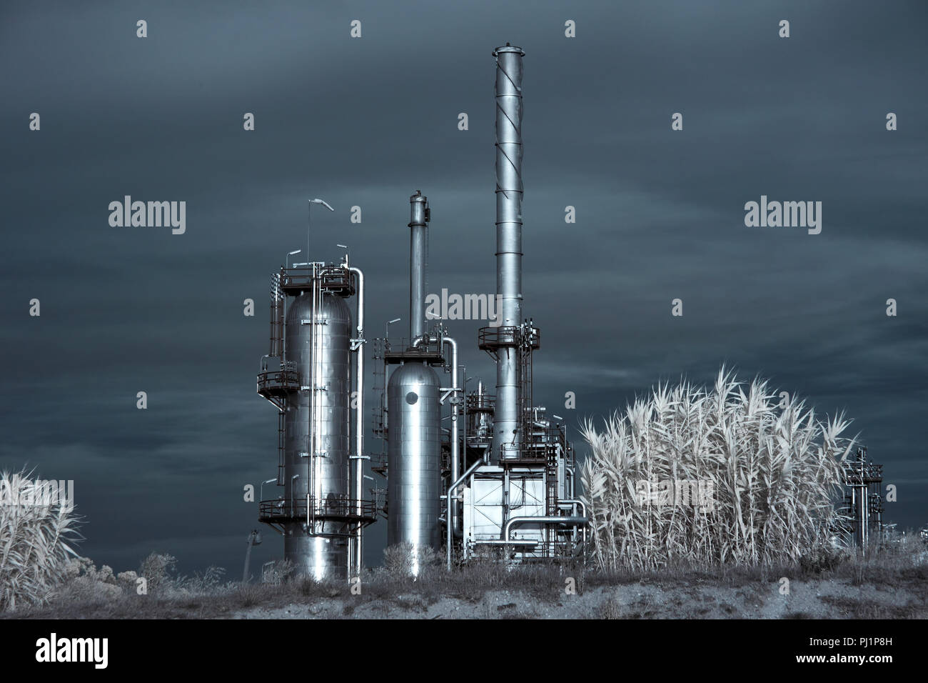 Distillation tower hi-res stock photography and images - Alamy