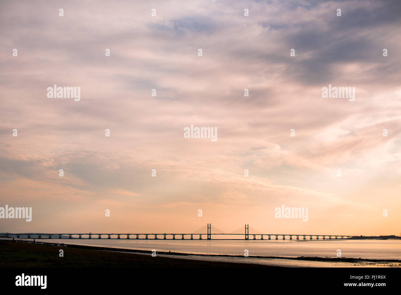 Severn estuary old severn bridge hi-res stock photography and images ...