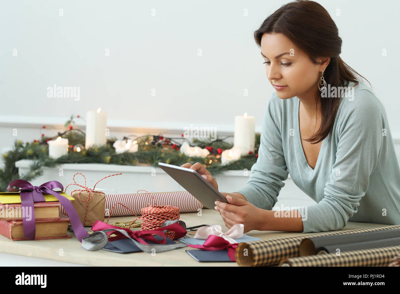Christmas presents. Gift wrapping process Stock Photo - Alamy