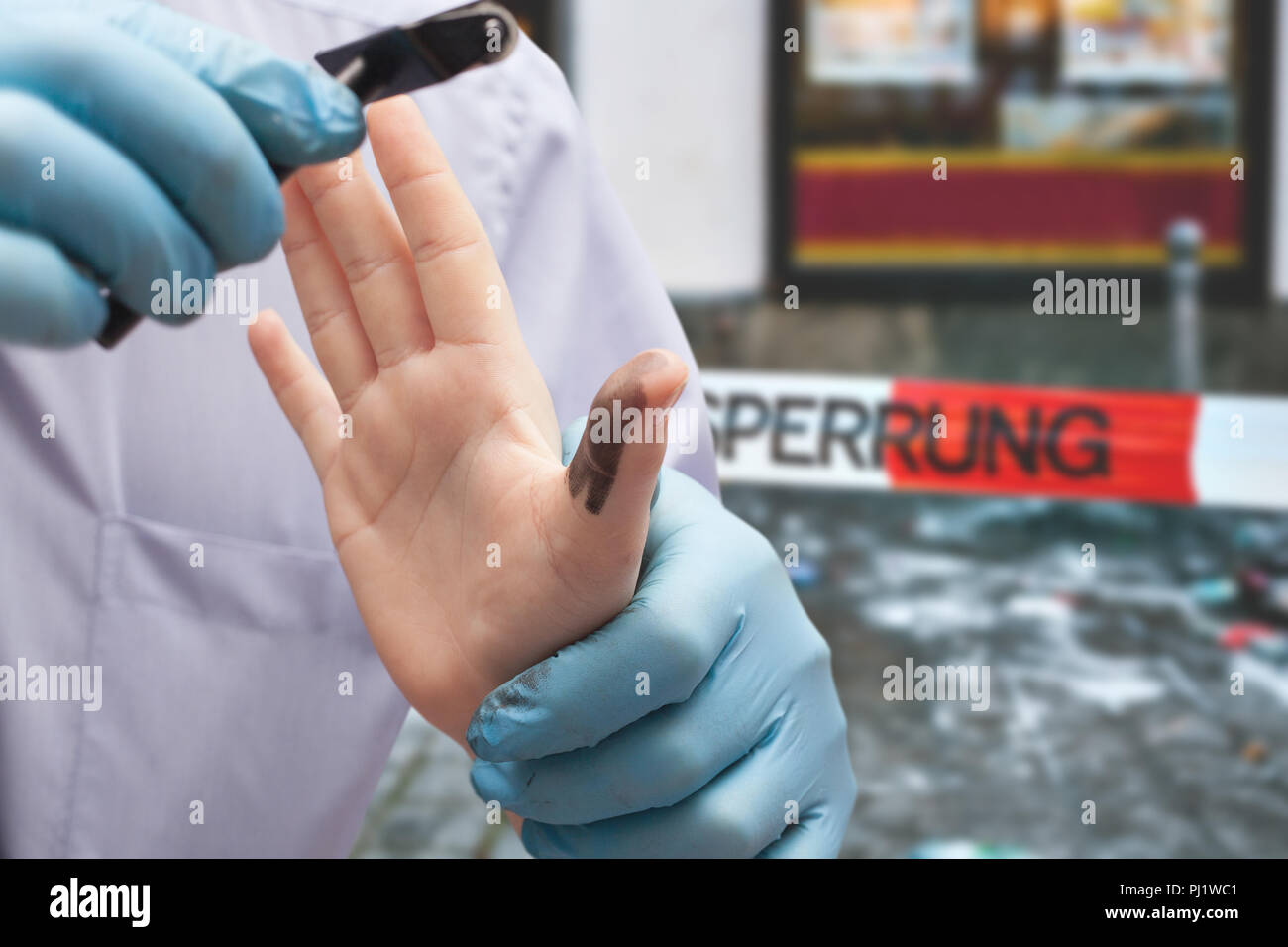 Crime scene fingerprints person hi-res stock photography and images - Alamy