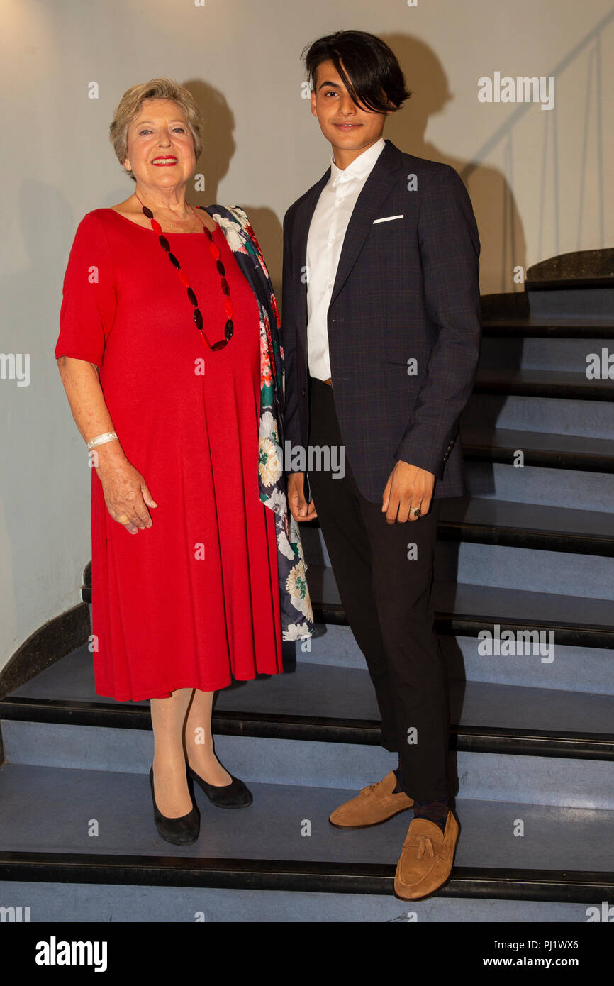 Marie-Luise Marjan als HELGA BEIMER und Aaron Rufer als JAMAL BAKKOUSH ...