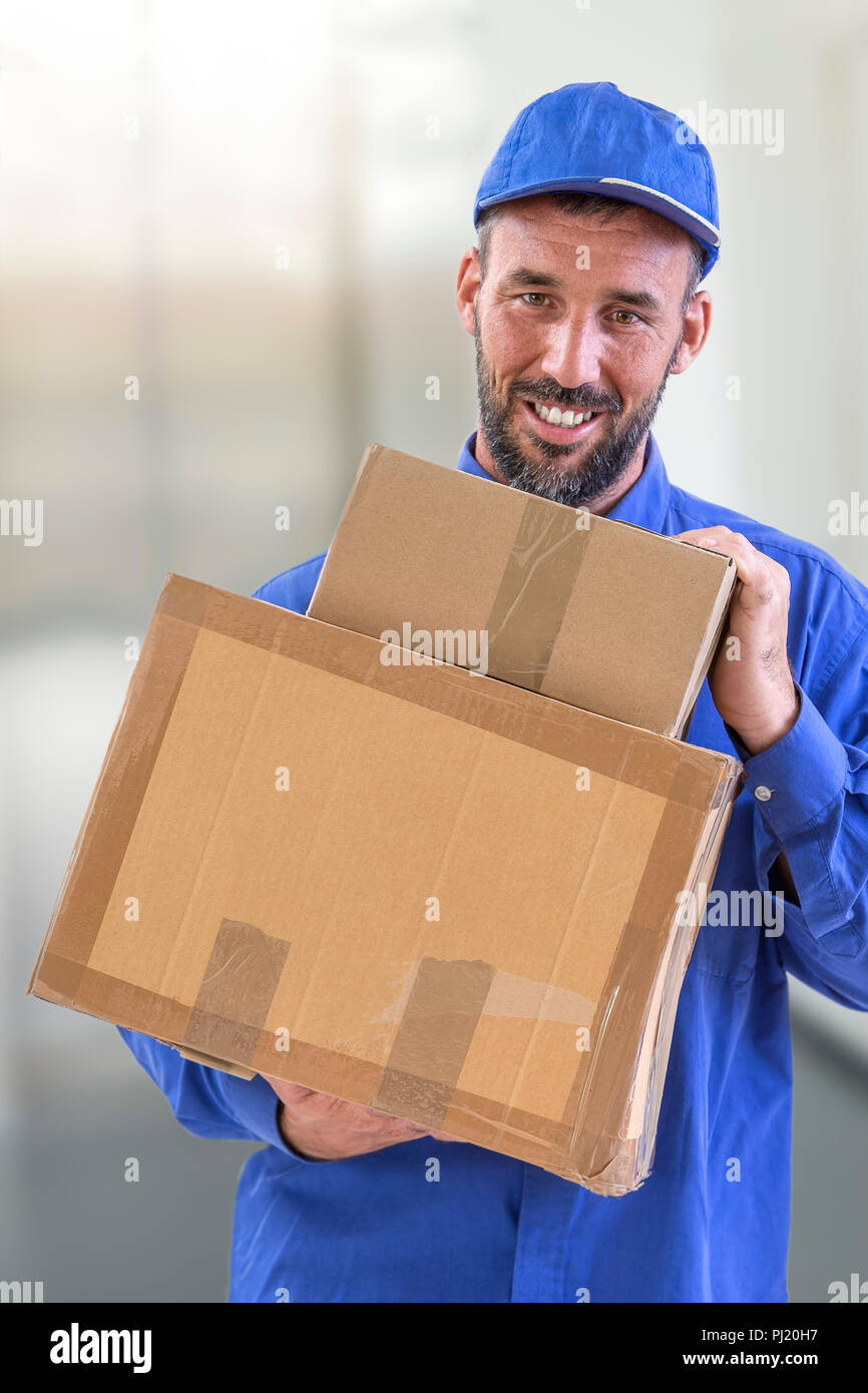 Delivery guy holding big hi-res stock photography and images - Alamy