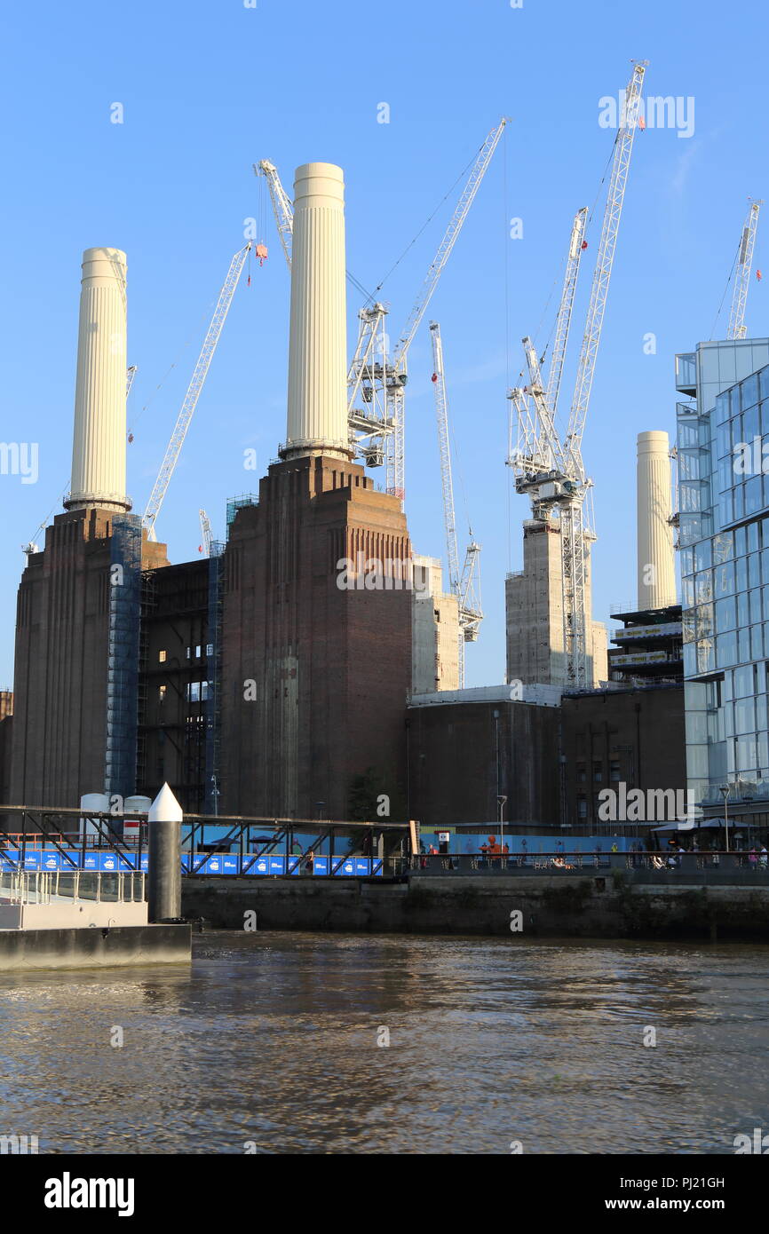 Kew bridge station london hi-res stock photography and images - Alamy