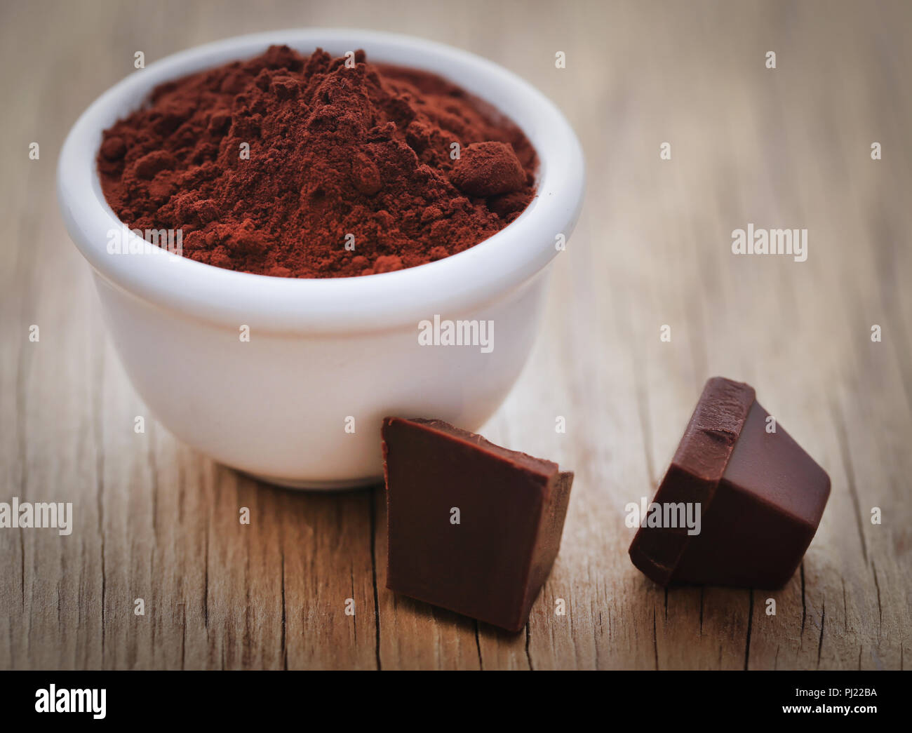 Cacao or cocoa powder on a natural surface Stock Photo - Alamy