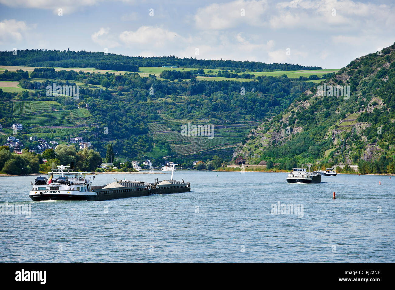 Cargo ship carrying aggregates hi-res stock photography and images - Alamy