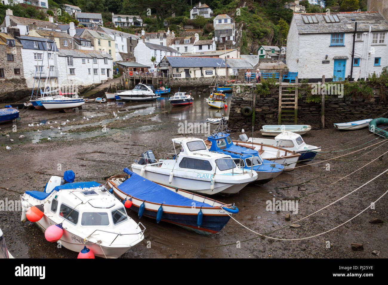 Polperro, Cornwall, U.K. 3rd September 2018. A warm cloudy day in the ...