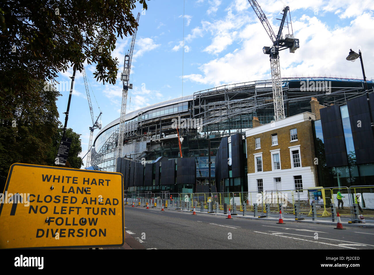 Tottenham hotspur stadium construction hi-res stock photography and ...