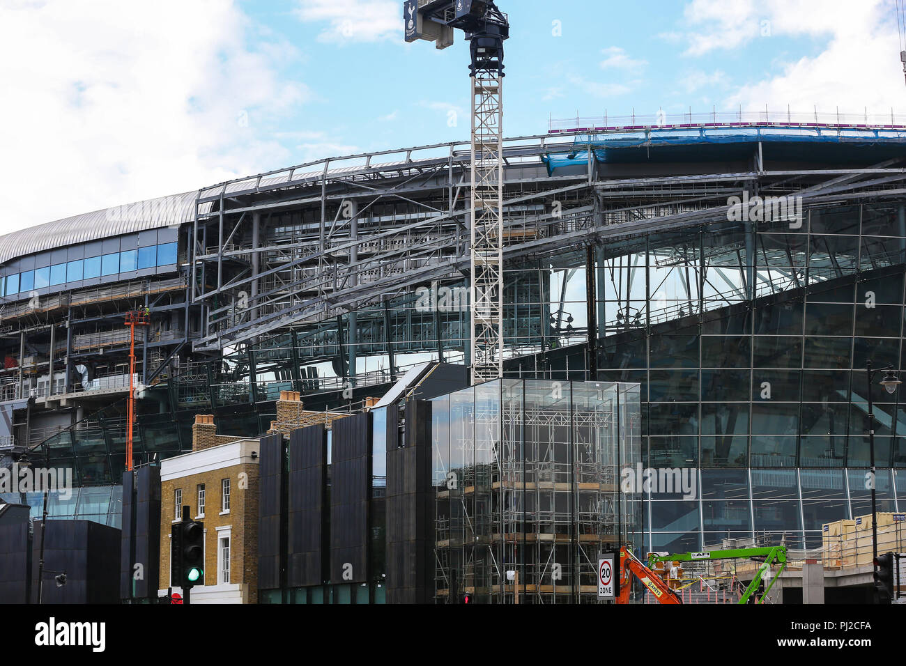 Tottenham hotspur stadium exterior view hi-res stock photography and ...