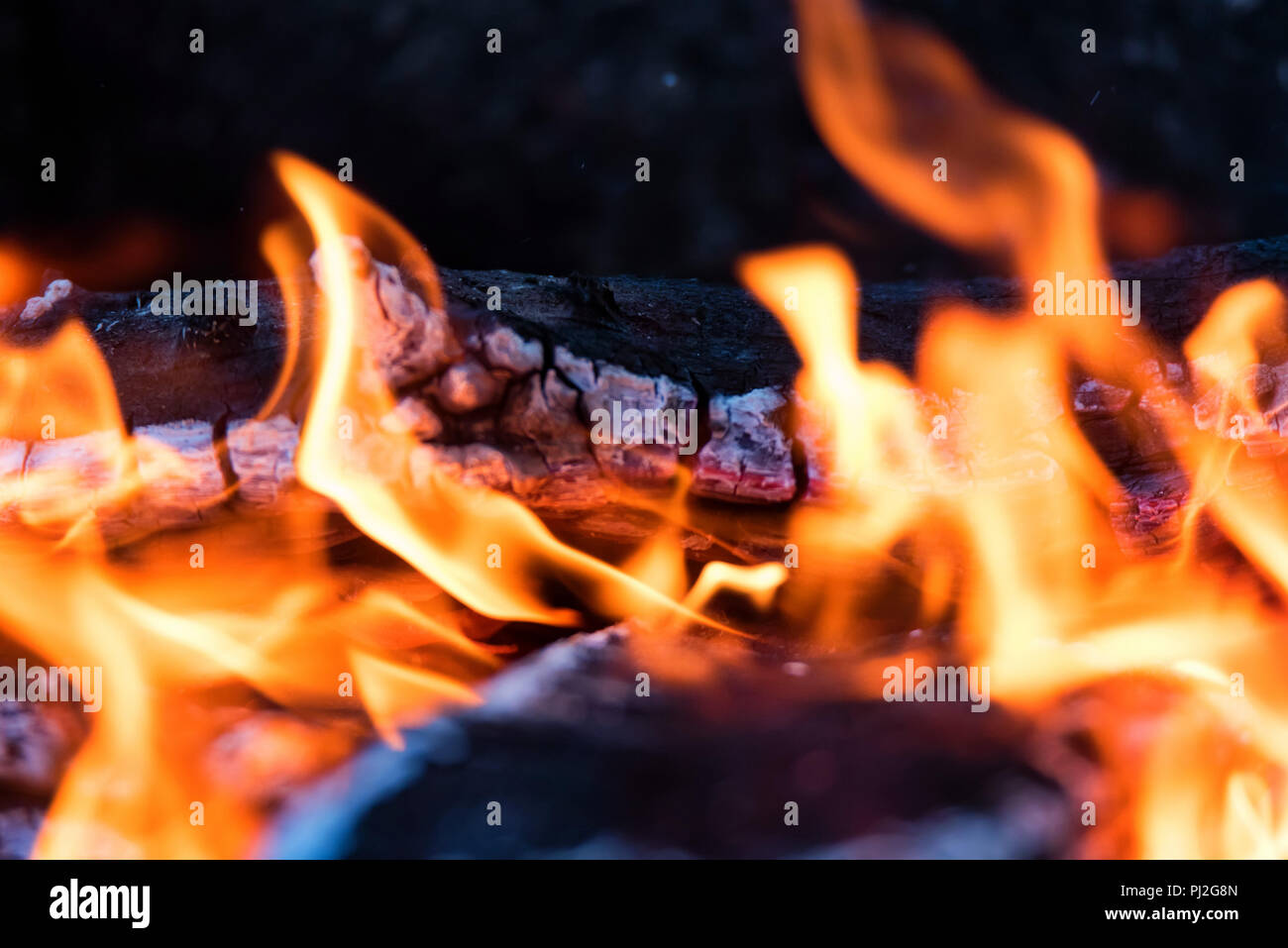 Wooden planks on fire hi-res stock photography and images - Alamy