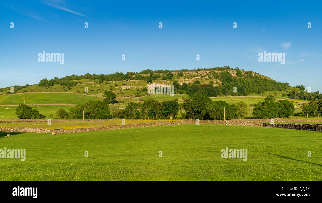Yorkshire Dales landscape near Austwick, North Yorkshire, England, UK ...