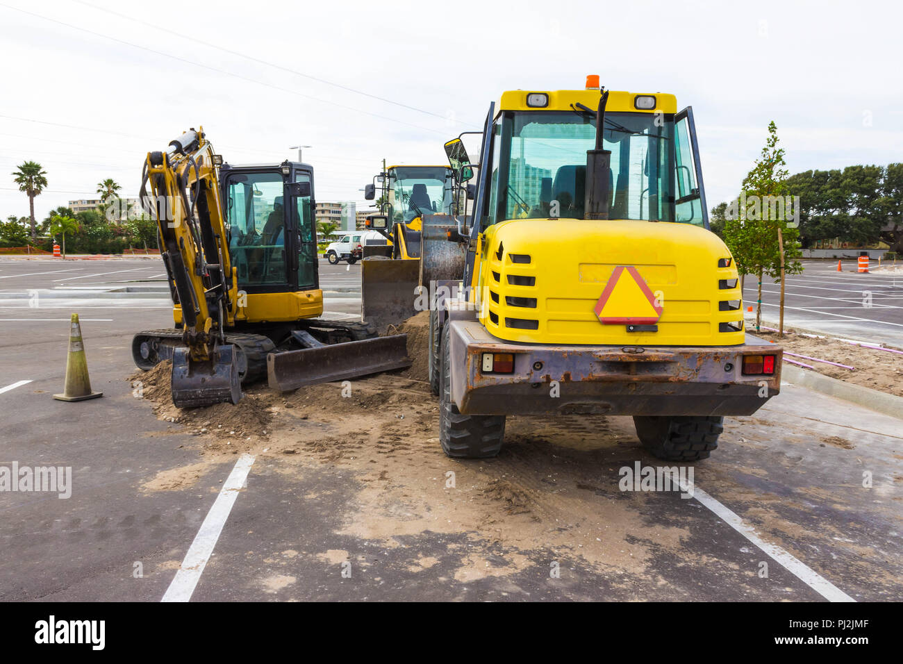 Backhoe dumping dirt hi-res stock photography and images - Alamy
