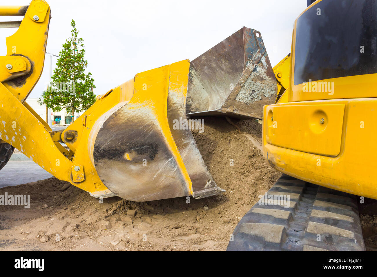 Front end loader with soil hi-res stock photography and images - Alamy
