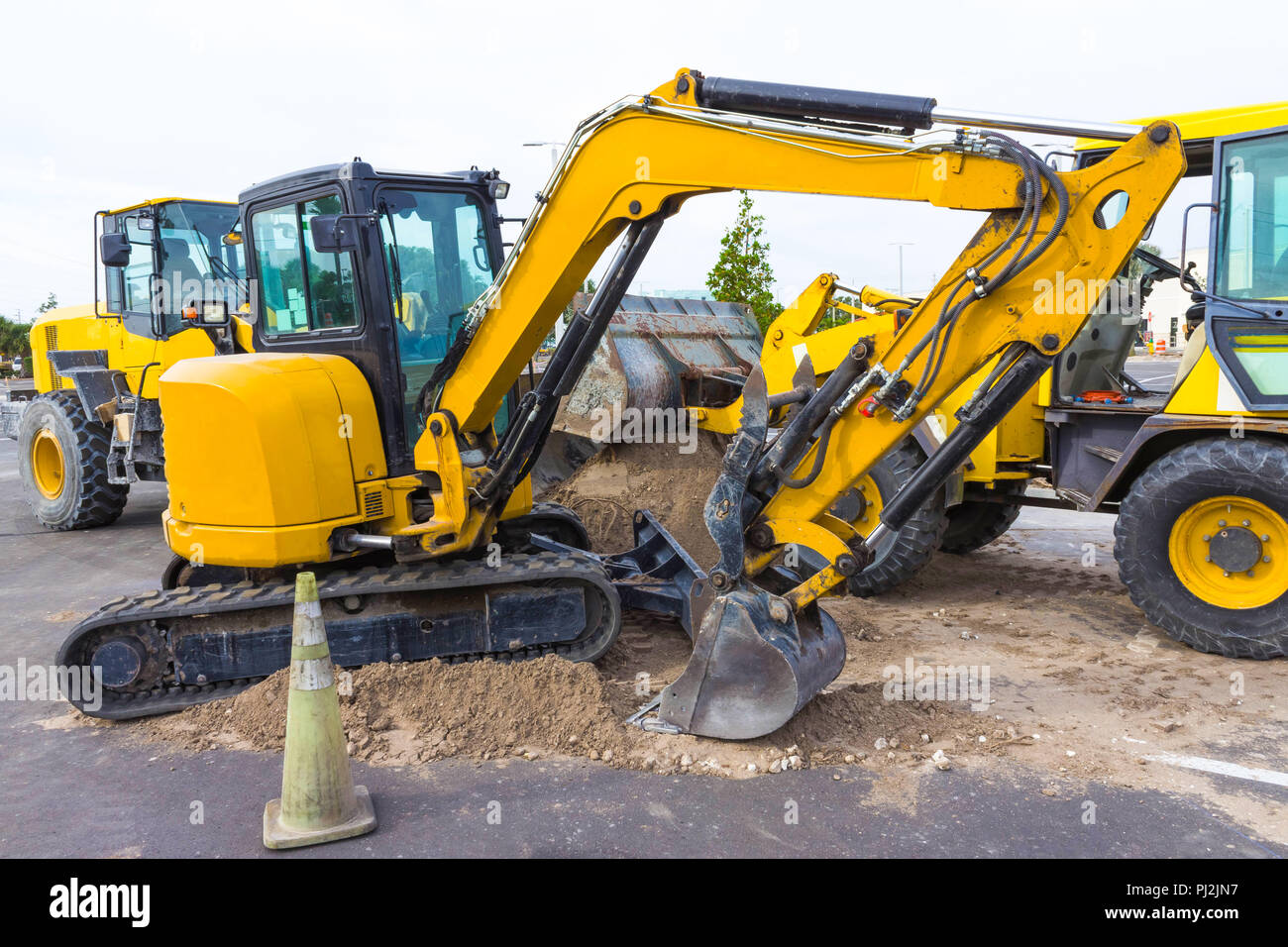Front end loader bucket scoop hi-res stock photography and images - Alamy
