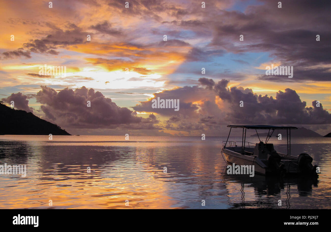 Seychelles sunset boat hi-res stock photography and images - Alamy