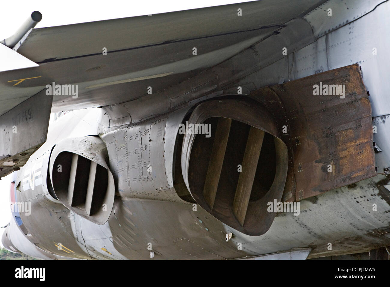 Jet Aircraft Thrust Vectoring Nozzles For Vertical Or Short Take Off