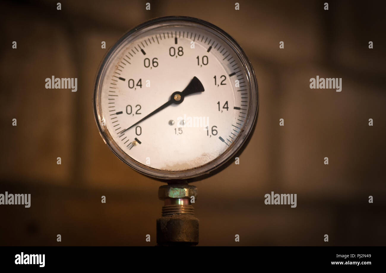 Old, round, measuring instrument, pressure, manometer, close-up Stock ...