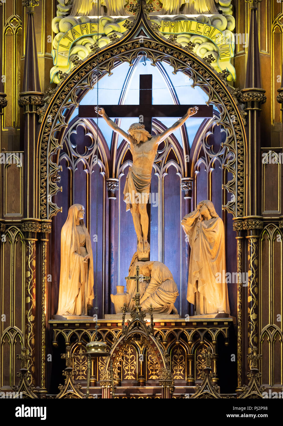 Mary mother of jesus cross hi-res stock photography and images - Alamy