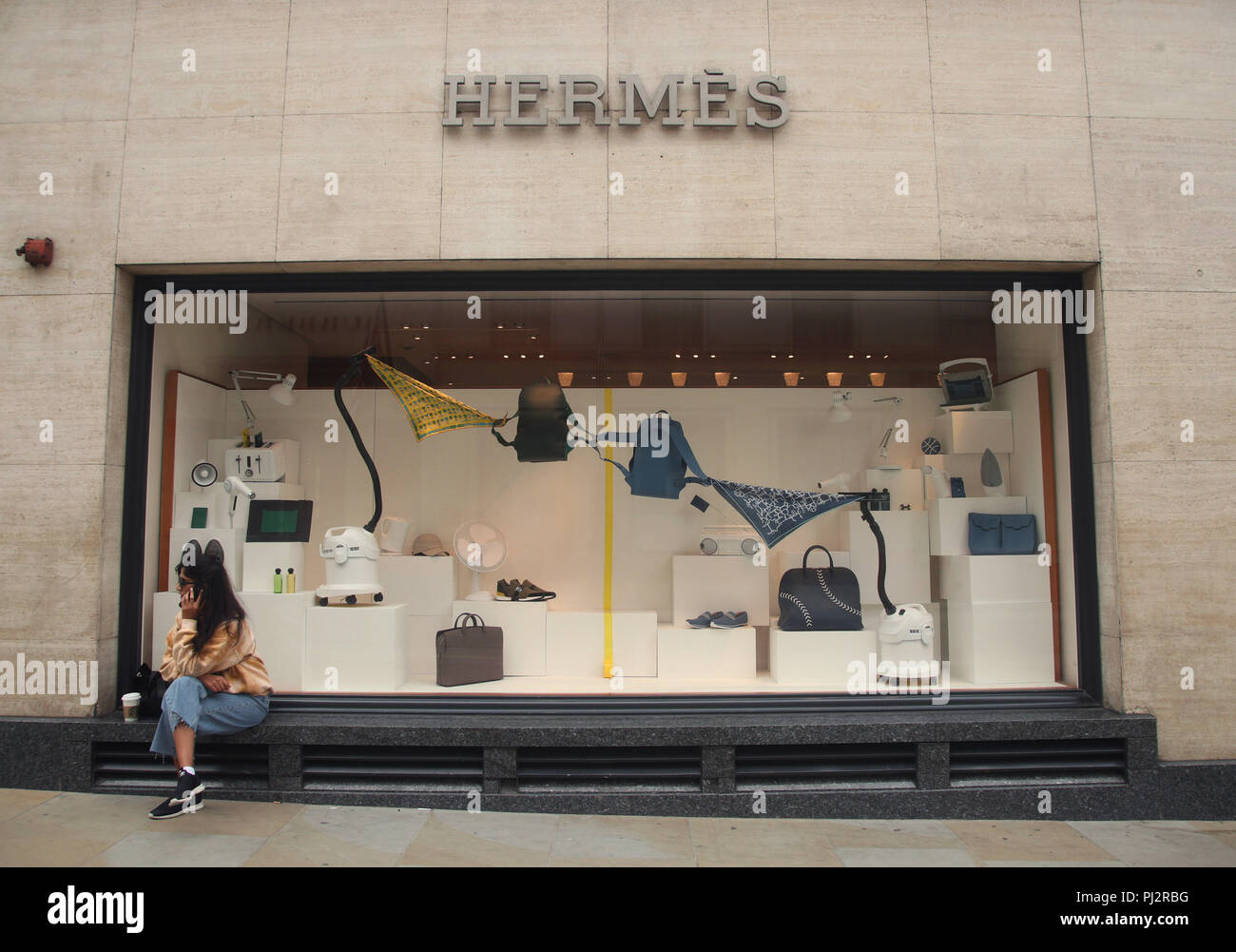 Hermes store hi-res stock photography and images - Alamy