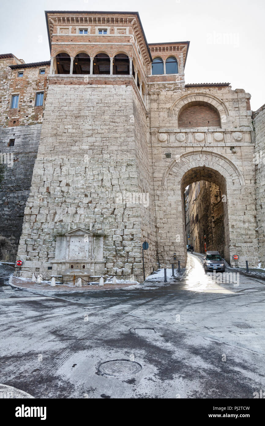 Etruscan Arch, Porta Augusta, Perugia, Umbria, Italy Stock Photo - Alamy