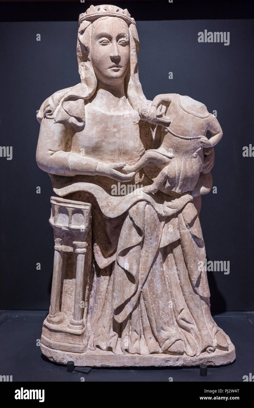 Medieval sculpture virgin mary child hi-res stock photography and ...