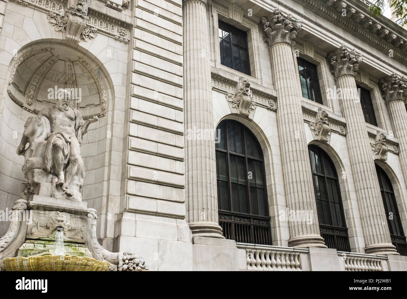 Different images of the exterior of the New York’s public library Stock ...