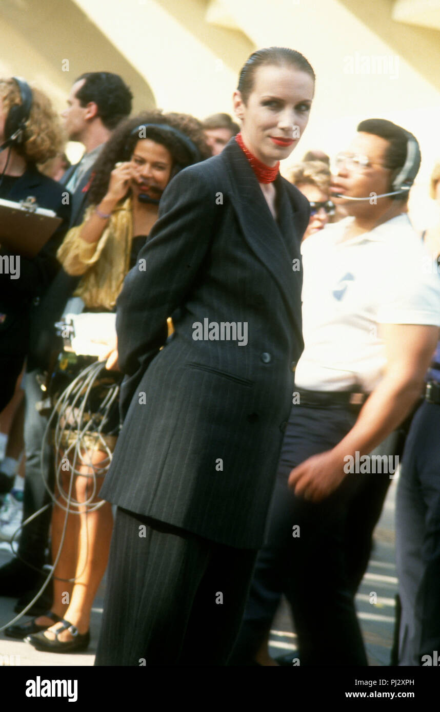 LOS ANGELES, CA - SEPTEMBER 9: Singer Annie Lennox attends the Ninth ...