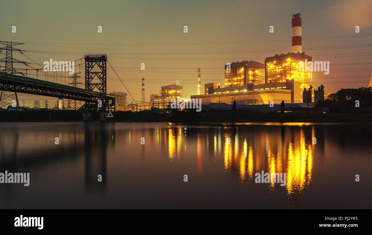 Night view of factory Stock Photo - Alamy