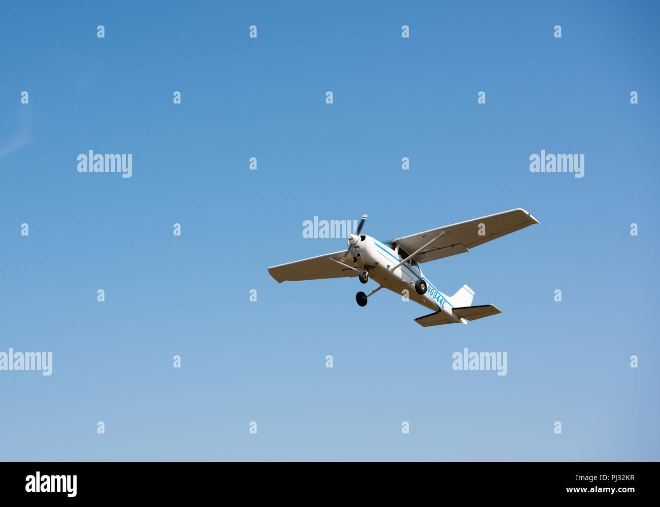 flying single prop aircraft Stock Photo - Alamy