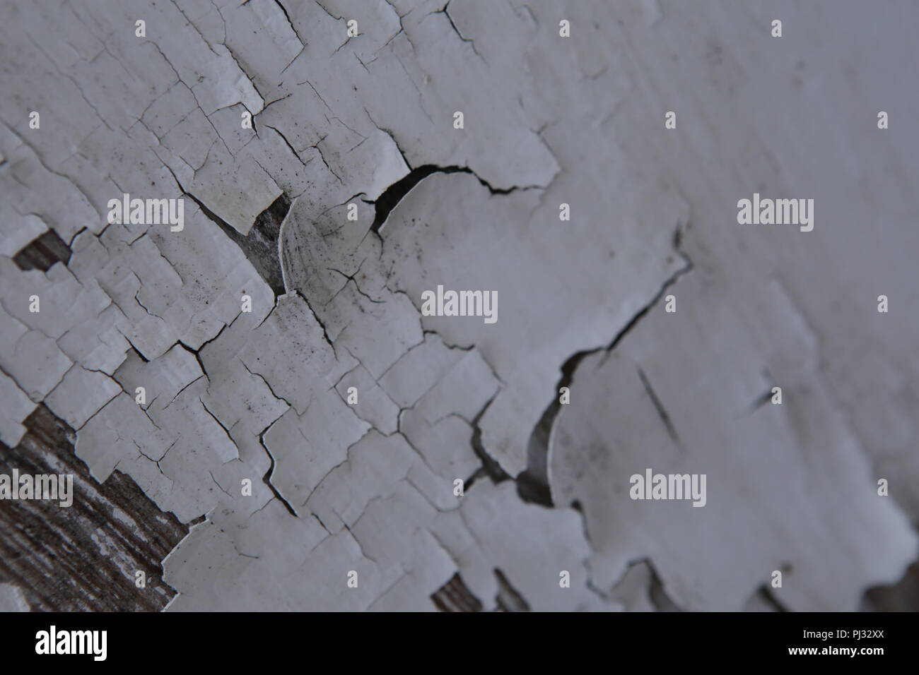 Peeling flaking white paint hi-res stock photography and images - Alamy