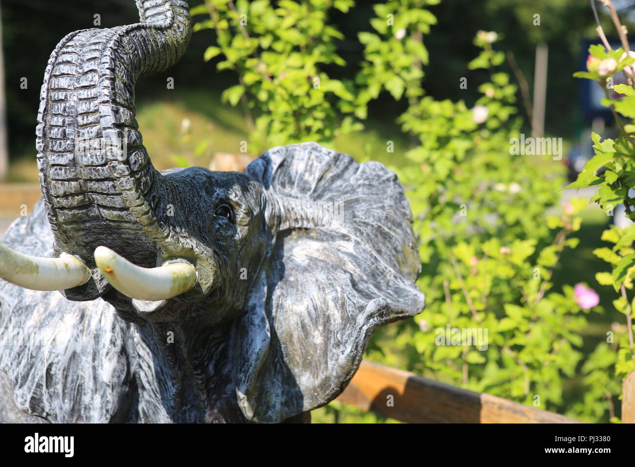 outdoor garden statue of an elephant Stock Photo - Alamy